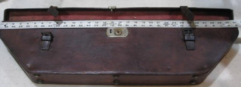 VINTAGE BRITISH RARE SHAPED LEATHER LAYERED SHOTGUN MOTOR CASE